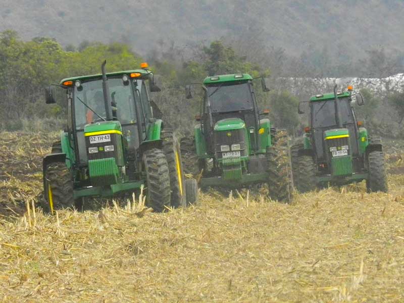 Arriendo de Maquinarias | Tractor con Sembradora de papas. - sagro.cl